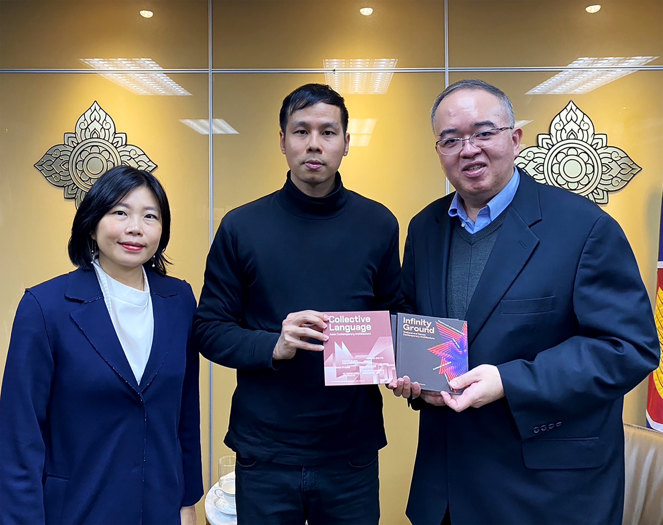 Jenchieh Hung และคุณกุลธิดา ทรงกิตติภักดี จากสมาคมสถาปนิกสยาม ในพระบรมราชูปถัมภ์ เข้าเยี่ยมชม ...